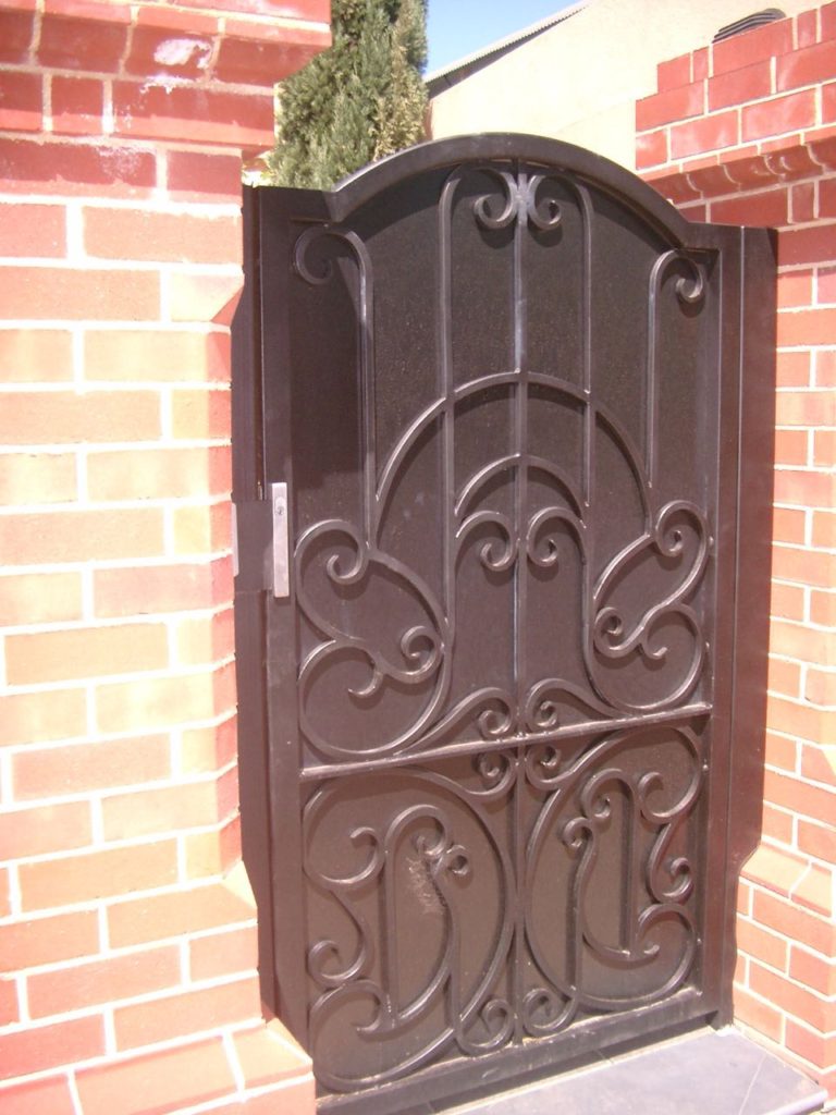 heritage-style-single-entrance-gate-with-metal-privacy-screen-mounted ...